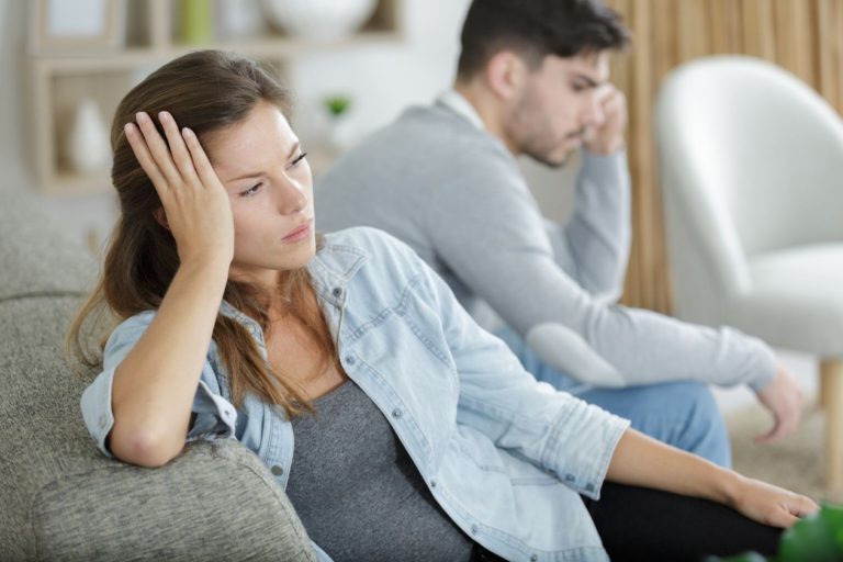4 Warning Signs Of An Unhealthy Relationship